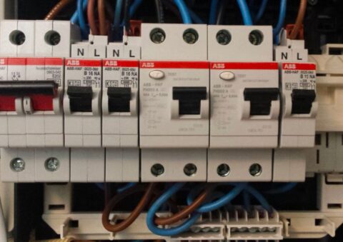 Wat is een hoofdschakelaar in de meterkast? - Meterkast vervangen